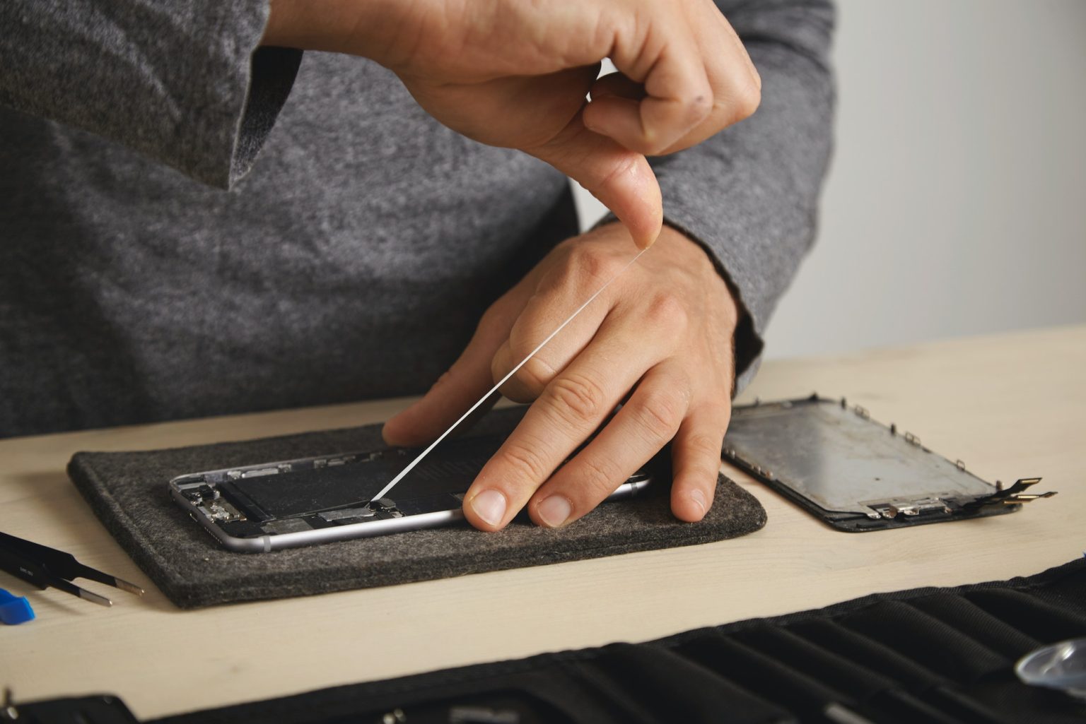 Laptop Repair Dubai | Professional Mobile Repair Service in Dubai | Rewire